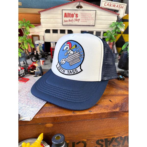 人気のフライングエース・スヌーピーがU.S.エアフォースのミリタリーワッペンになったメッシュキャップです。近所にプラプラと散歩や買い物に出かける時やちょっとした作業の時にサッと被れるキャップってあると便利なんだよなーそんな時に選びたいのは、...