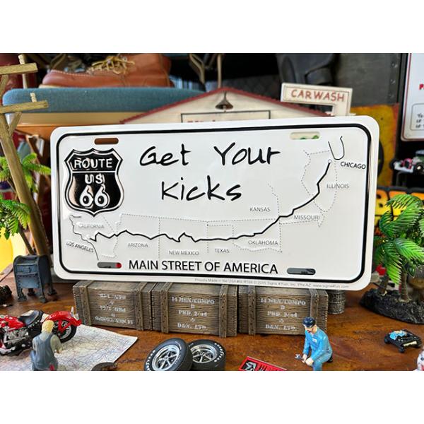 アメリカの伝説のハイウェイ「ルート66」の4000kmのロードマップを描いたライセンスプレートです。「メインストリート・オブ・アメリカ」と呼ばれたとおりアメリカの時代を切り開いた立役者で、オールドアメリカの象徴とも呼べる存在でもあります。そ...