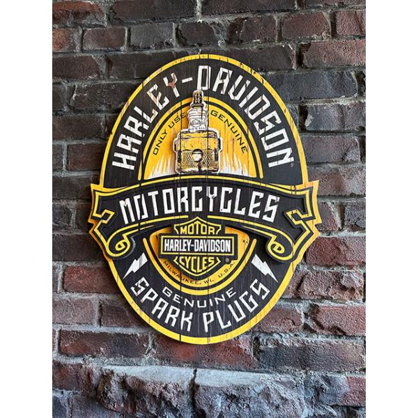 ハーレーに使われてる純正スパークプラグをモチーフに59cmサイズというデカイウッド看板で再現したのがこの1枚。ガレージシーンを作ってると、何かシンボルになるような看板が欲しくなるものですがそんな時にこのパブサインは、狙い通りの世界観を再現し...