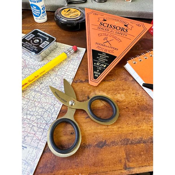 私、昔からハサミが大好きでステキなハサミに出会うとついつい連れて帰っちゃうの！今回見つけたのはメッチャ小さくて可愛いヤツ、ショートシェイプ！もう、私の物欲センサーがすぐにメーターを振り切りました（笑）上質な作りのハサミで刃先がメチャクチャ短...