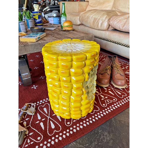 うわー　コレもうテーマパークじゃん！BBQで定番の「とうもろこし」をモチーフにしたおもしろスツールです。子供の頃、もしもマンガの国に行ったら・・・・そんな妄想をしたことあるけど「マンガの国のイスはきっとこんな風なんだろうなー」ってのを、本当...