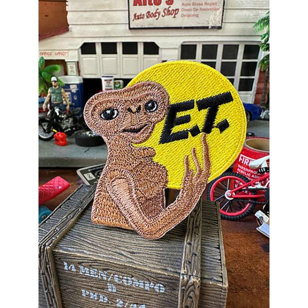 言わずと知れたスピルバーグ監督の名作「E.T.」から懐かしすぎるワッペンが届きました。こういうの目にすると80年代に映画に夢中になった世代は、つい熱くなっちゃうのよねーワッペンたった1枚がきっかけで気の合う仲間と次々と話が出て来ちゃう・・・...