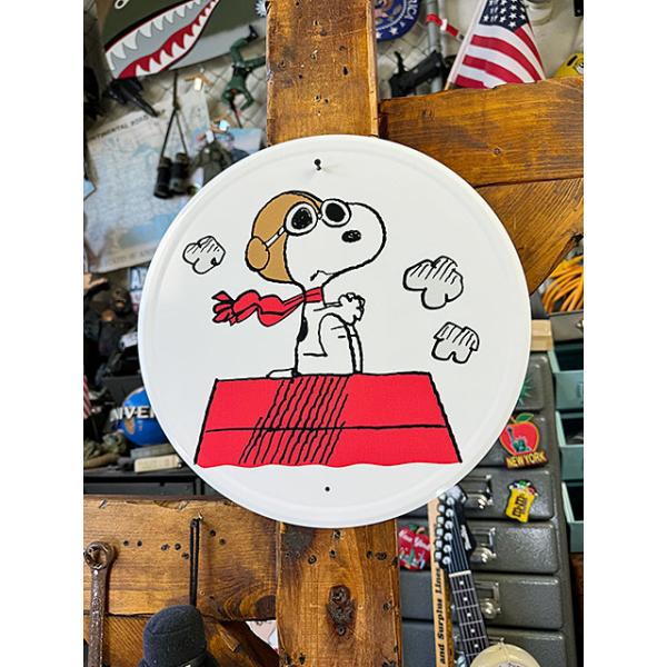 ついに見つけたぞ！スヌーピーのブリキ看板です。それこそ山ほどの種類が発売されてるこの手の看板ですがスヌーピーモノは全然見つかりませんでした。しかも、スヌーピーデザインの中でもとりわけ人気の高いフライングエースで！文字やロゴの類いが一切入って...