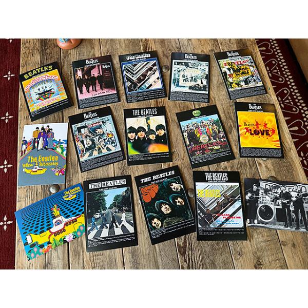 1960年代から1970年代にかけて活動したビートルズの栄光とその歴史を飾ろう！有名なアルバムジャケットの数々が 英国でポストカードになって発売されてるのを見つけてそこからキャンディタワーで名作をセレクトして15枚セットにしました。そのアー...