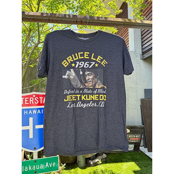 当時 ブルース・リーの映画を観た昭和世代の男子はみんな影響された格闘アクションの達人！今回見つけたのはそのブルース・リーの没後50周年ってことで企画された公式Tシャツなんです。デザインは映画「死亡遊戯」からの有名なカット！ブルース・リーのト...