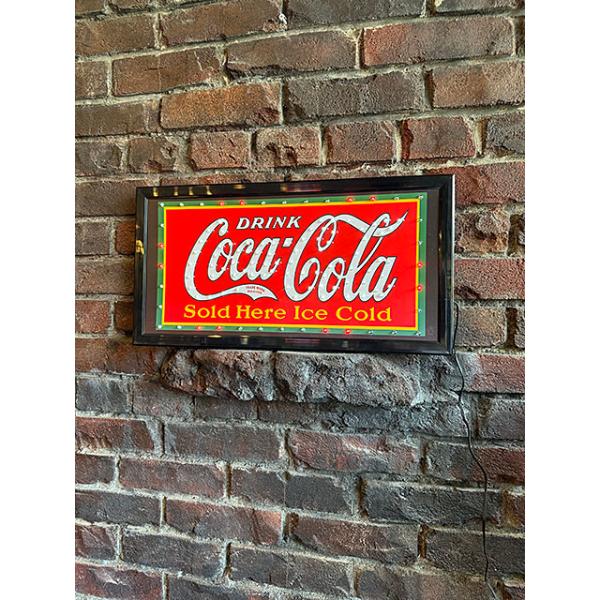 アメリカのシティに行くと見かけるビルボードサインを思わせる・・・・そんなLEDを使ったコカ・コーラのサインボードです。付属のアダプターを挿すとLEDドットがチカチカと左右移動するように点滅してシーンを盛り上げてくれるの。このサインの良いとこ...