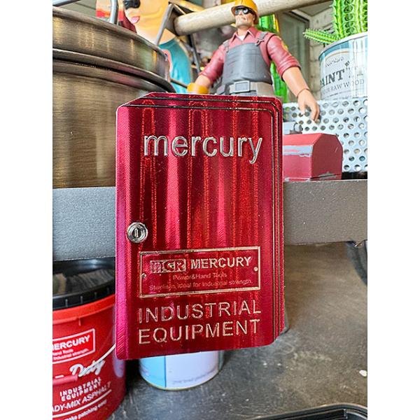 工業製品によく付いてる「銘板」と呼ばれるメタル製のプレートをモチーフにマグネットにしたっていう・・・・アイデア商品がこちら！マーキュリーのクールなセンスが炸裂したって感じでしょ？この手のマグネットって どうしても女性向けのデザインが世に溢れ...