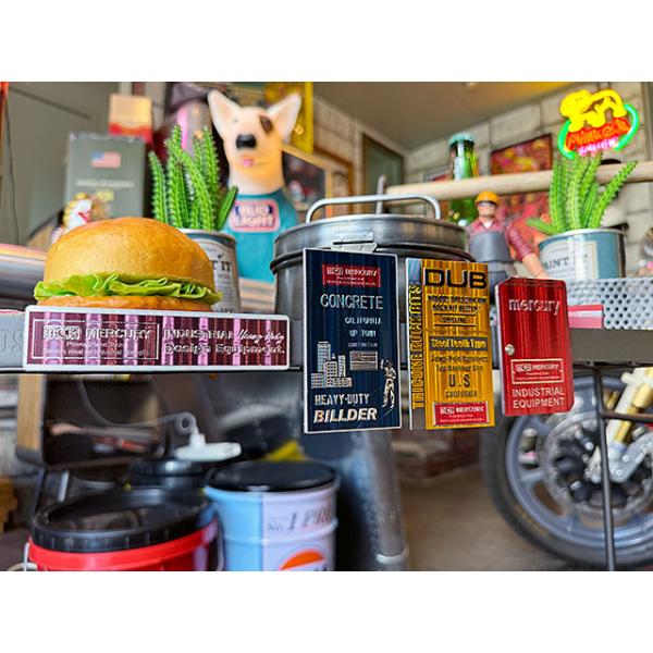 工業製品によく付いてる「銘板」と呼ばれるメタル製のプレートをモチーフにマグネットにしたっていう・・・・アイデア商品がこちら！マーキュリーのクールなセンスが炸裂したって感じでしょ？この手のマグネットって どうしても女性向けのデザインが世に溢れ...