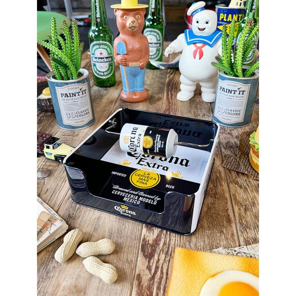 こんなのがテーブルに置いてあるだけでもう外国のパブ！コロナの伝統のロゴがデザインされたペーパーナプキンホルダーです。市販のナプキンをトレイにセットすれば準備完了！上から1枚ずつ取って使う・・・・一番使いやすいタイプになってます。ペーパーウエ...