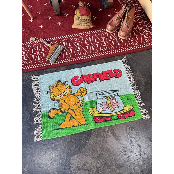 怠け者で皮肉ばかり言ってるんだけど・・・・どうにも憎めないヤツ！ガーフィールドのコットンマットです。昔テレビで観てて「うわー 懐かしい！」って人も少なくないのでは？知ってる世代としては やっぱりガーフィールドを飾ると 「昔が懐かしい」って気...