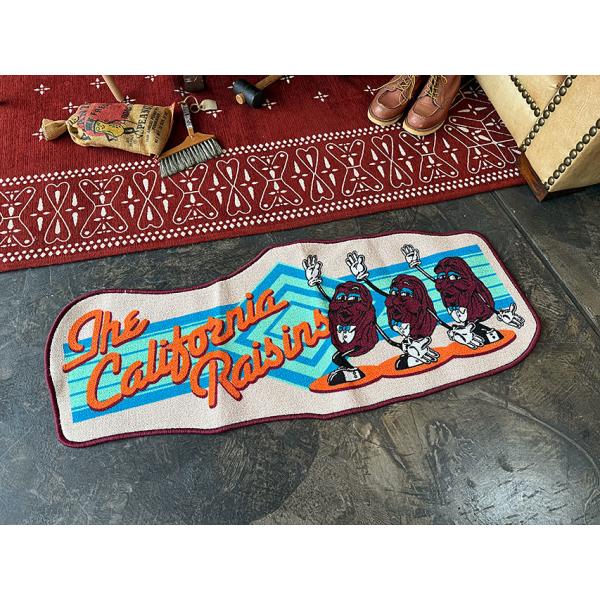 床にアートを飾るって感覚！ポスターや看板で壁を飾り付けるように床にもアメリカンなアートが欲しいってのは アメリカン雑貨好きのココロ！そんな時にオススメなのがアメリカンキャラクターがデザインされたフロアマットです。人気のキャラクターたちが キ...