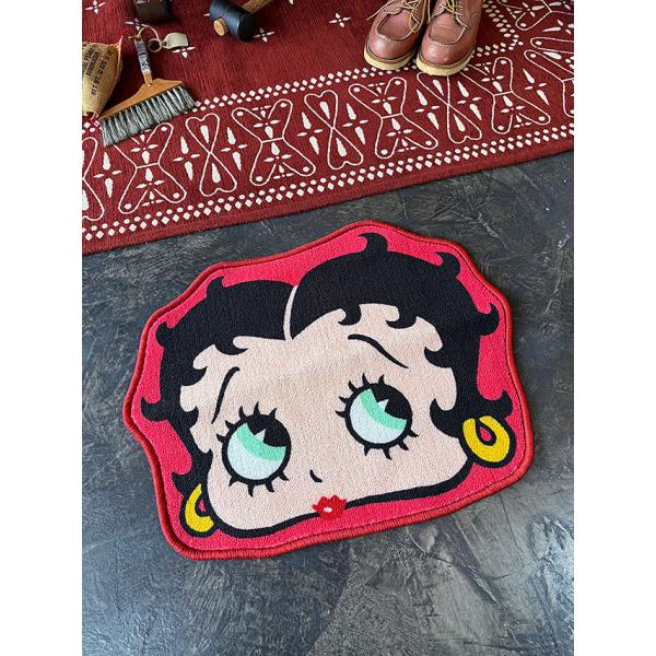 床にアートを飾るって感覚！ポスターや看板で壁を飾り付けるように床にもアメリカンなアートが欲しいってのは アメリカン雑貨好きのココロ！そんな時にオススメなのがアメリカンキャラクターがデザインされたフロアマットです。人気のキャラクターたちがキャ...