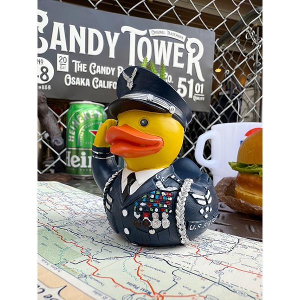 うちのアヒルちゃんこの度 アメリカ空軍に入隊しました！色んなコスプレダックがいる中で珍しいミリタリーモノを見つけてゲットしてきました。名前はラバーダックだけどポリレジン製で重量があるからペーパーウエイトとして使えます。どこの貰ったのかメッチ...