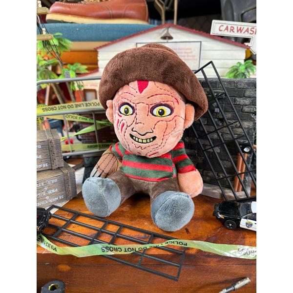 アメリカで2002年に設立されたデザイナーズトイブランド「キッドロボット」のファニーなぬいぐるみシリーズ！キャラクターを単にぬいぐるみ化するのではなくてクリエイターの個性が強く反映されたアート性の高いデザインで人気を博しています。そのキッド...