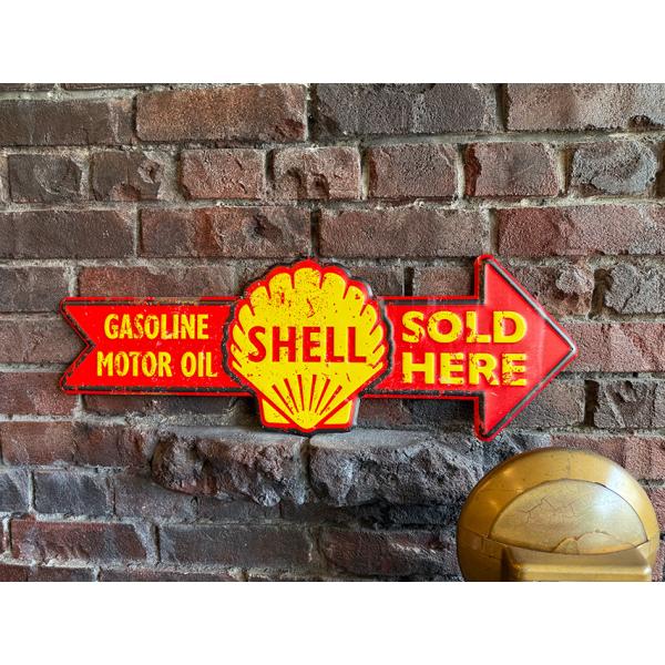 アメリカのハイウェイを走っていると小さな町の外れに 今でも見かけるこの赤と黄色の看板。「SHELL」といえば 誰もが知るガソリンブランドだけどこのブリキ看板は ただの広告ではなくて「その時代のアート」でも あるんだよねー黄色いシェルマークに...