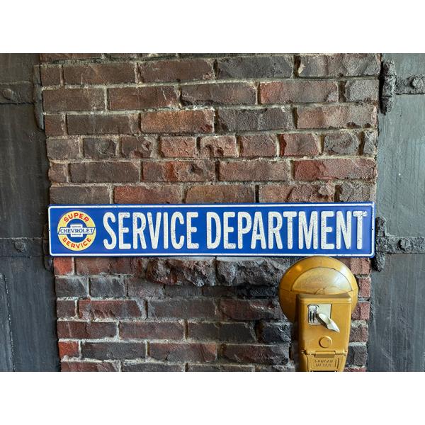 青い鉄板に刻まれた アメリカの整備魂「SUPER CHEVROLET SERVICE」この配色だけでもうアメリカのガレージが目に浮かんでくるもんなー今回紹介するのは クラシックな整備工場の雰囲気をそのまま再現した「シボレー サービス デパー...