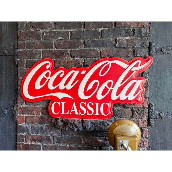 このサイズ 待ってました！ド迫力なコカ・コーラロゴの特大サイズ看板が久しぶりにリリースされてゲットしてきました。コカ・コーラの看板は昔から数々リリースされてきましたが大きさがおおよそ40-45cm前後ばかり。大きな看板ってのは基本的に本物の...