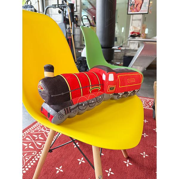 ホグワーツ魔法学校にいよいよ入学するって時に乗って行くあの汽車！「ホグワーツ特急」をクッションで再現したっていう・・・・楽しすぎるヤツ！親友となるロンやハーマイオニーと一緒に魔法学校に向かうシーンが思い浮かんじゃうよ！昔ながらの機関車の形を...