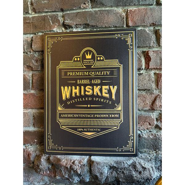 外国のレンガ造りの古い建築物の壁面に付いてるような重厚な看板をモチーフに「お酒」をテーマにしてデザインしたっていうユニークな看板がこちら！平面のブリキ看板なんだけど もうその街に 100年近くある看板かのような古い建物から外してきたかのよう...