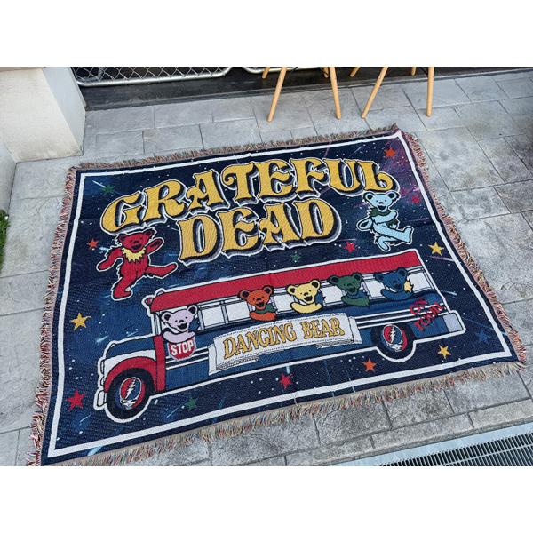 気づけば部屋がフェス会場。そんな魔法をかけてくれるのがこのグレイトフルデッドのマスコットキャラ ダンシングベアの大判ラグマットです。星空をバックにあのカラフルなベアたちがバスに乗ってツアー中・・・・見てるだけで音楽が聴こえてきそうな多幸感が...