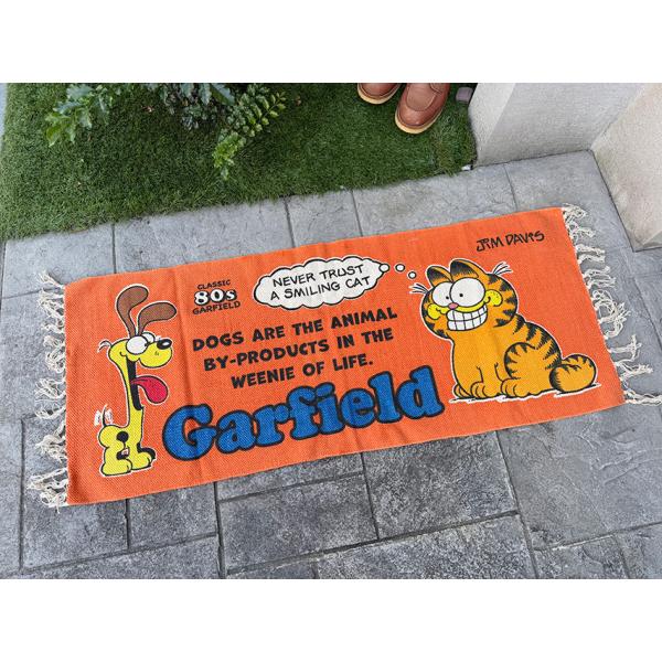 怠け者で皮肉ばかり言ってるんだけど・・・・どうにも憎めないヤツ！ガーフィールドのコットンマットです。昔テレビで観てて「うわー 懐かしい！」って人も少なくないのでは？知ってる世代としては やっぱりガーフィールドを飾ると「昔が懐かしい」って気持...