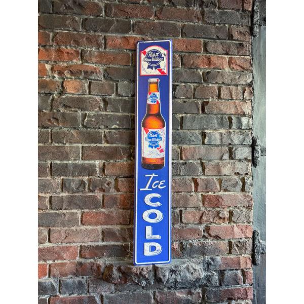 【壁に掛けた瞬間 ここはもうアメリカのダイナー】今日のお宝はコレ！パブスト・ブルーリボンの “ICE COLD” バーティカルサインいやー見てよこの縦長フォルムまるでハイウェイ脇のバーの入口に「冷えてるぜ 入ってけよ」って語りかけてくるあの...