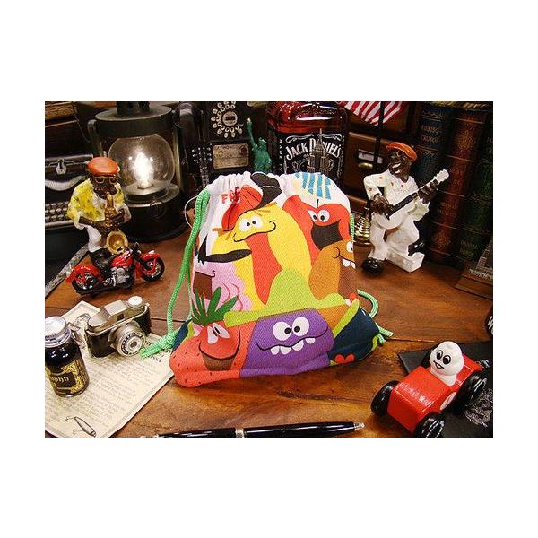 アメリカってロゴを見るだけでワクワクさせてくれるね！個性的なカンパニーロゴをキンチャク袋にした人気商品がコチラ！　そうそう、子供の頃に使ってたあの左右のヒモをギュッと絞って使うおなじみのヤツです。　カバンの中に小物を入れる時は、こういうので...