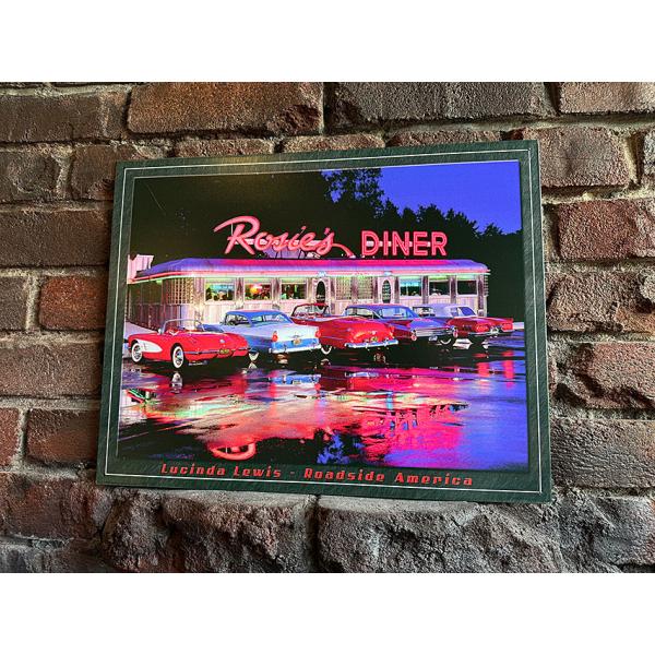 電話が鳴ったのは夕方だった・・・アイツの声を聞いたのは何年振りだったかな。。。何も考えずに突っ走ってたあの頃が今でも懐かしく俺の胸に残っている。俺は昔の友に会うために愛車で国道を走ったそんな懐かしい感じのする一枚じゃないでしょうか？車のオー...