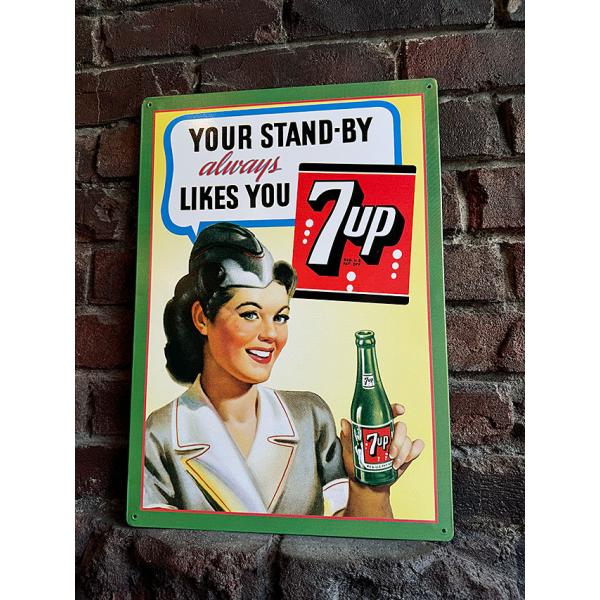 大きなドアを開けるとその向こうで可愛いウエイトレスがセブンアップをオススメ！アメリカンダイナーに毎日あったシーンをそのままデザインにしたセブンアップの広告看板です。昔の時代をそのまま切り取ってもってきました的な見せ方ができるのが魅力的！冷蔵...