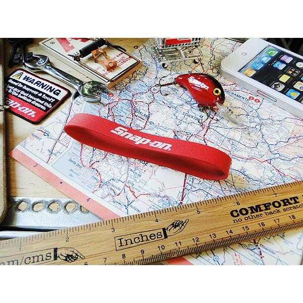 こんなものすら商品になっちゃうところがこのブランドのスゴサ！スナップオンのラバーバンドです。要するに太めの輪ゴムってヤツです。何かを留めておく、束ねておく時によく使うアレです。ただしうちのはスナップオンのロゴ入りのヤツ！これでもオフィシャル...