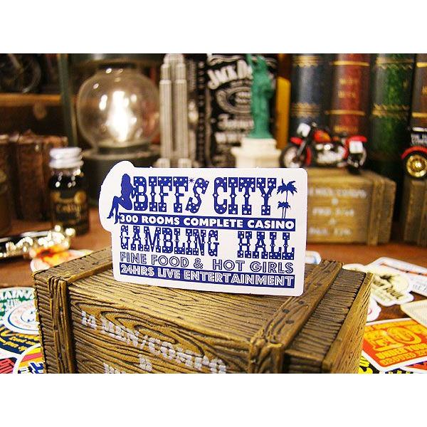 　50年代から70年代くらいにアメリカで見かけたアドバタイジングをモチーフにしたアメリカンステッカーです。　こういう系のステッカーってありそうなんだけど、いざ探してみると実はないものなんです。今回このステッカーをリリースしたのはカルチャーマ...