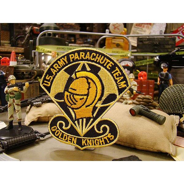 パラシュート部隊のワッペンってことでよーくみるとワッペン全体がパラシュートの形をしてるってことに気がつく・・・・そんなミリタリーワッペンです。ゴールデンナイツというニックネームの部隊なのでナイトヘッドが真ん中にレイアウトされていて、見るから...
