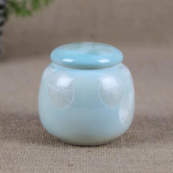 陶器素材高さ６ｃｍわんちゃん、ねこちゃんの大切な遺毛の保管用として。木質ではないので衛生面でも安心です。おしゃれでかわいい陶器のケース。防腐剤等をれておくと綺麗な状態でさらに長く保管できます。