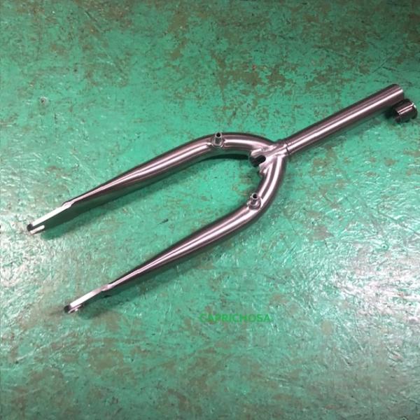 CANDY TIANIUM FLATLAND FORK 台座あり　２０インチ用仕様：２０インチ用         チタン素材grade9         台座もフォークボルトもチタンです　　　＊画像のように手作り感あってEND部分の溶接加工...