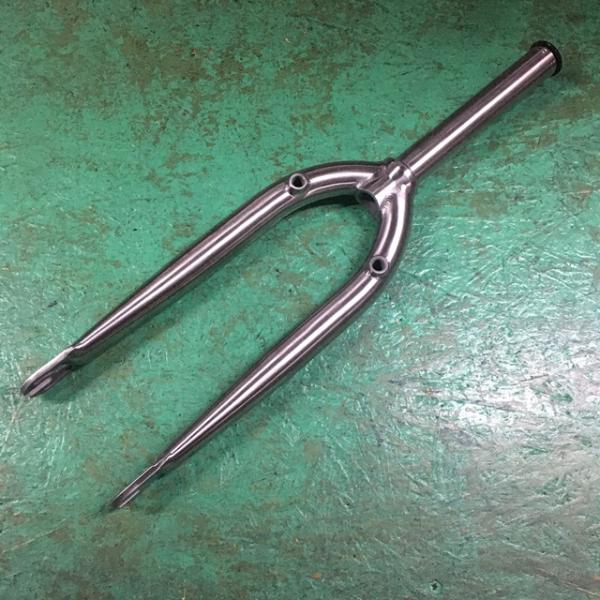 NOUS LOTUS FORK W/BRAKE MOUNTS TITANOffset 0mmTITANIUMNOUS top boltRemovable brake mounts重量　約670g 【送料P 240】新品商品でも、入荷時より擦...