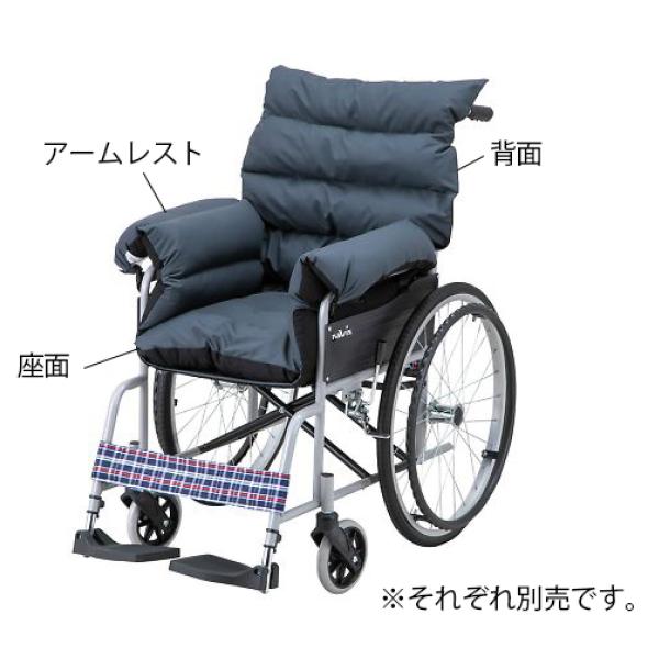 大きめサイズで包み込まれるような座り心地の車椅子クッション。座面・アームレスト・背面はそれぞれ別売りです。【仕様】■サイズ（mm）：420×420■材質：カバー表面／ポリエステル・PU（ポリウレタン）、カバー裏面／綿、中綿／シリコナイズドポ...