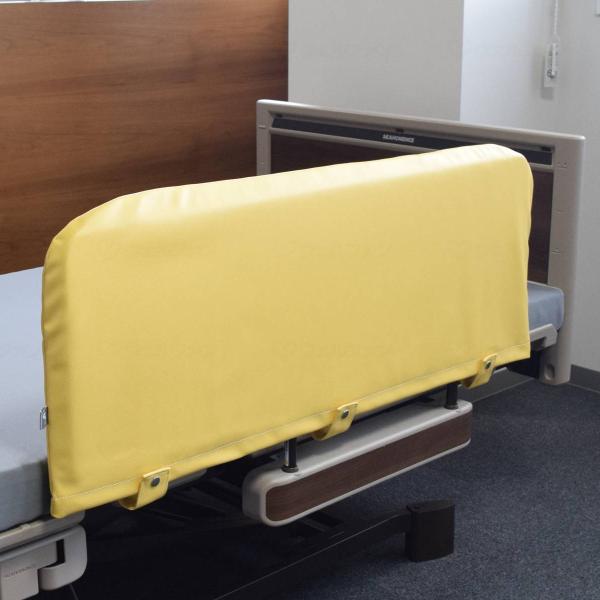 ○ベッドサイドレールに腕や足が当たっても痛くないクッション入りで安心！（ベッドの内側のみ）○主要ベッドメーカーのサイズに対応※○防汚加工 耐薬品 難燃素材○ベッドサイドレールから腕や脚がはみ出るのを防ぐ、緩衝材入りカバー。柵にはさまれて起き...