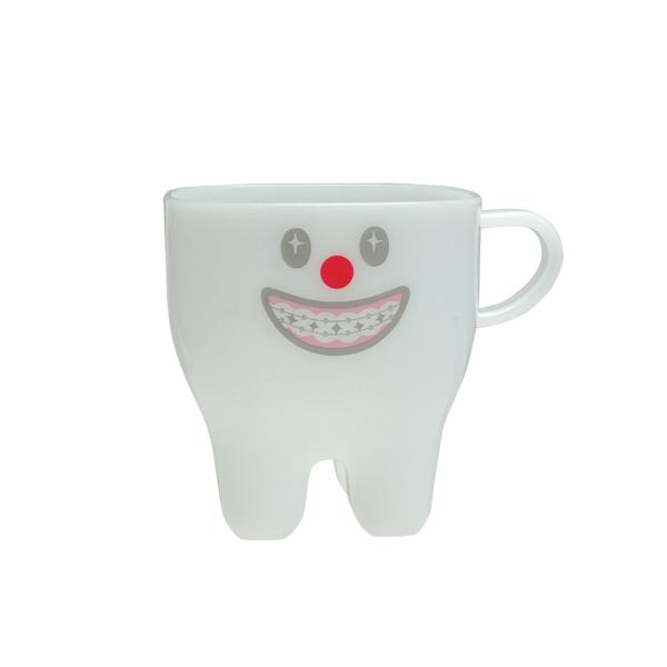 歯磨き用プラカップ。ユニークな歯の形。4本足で安定性バッチリ。割れにくいプラスチック。日本製です。ロングセラー商品。何十年も使っているキャラクターのカップ、もうそろそろ替え時です。コンセプトは楽しい歯磨きタイム！GLADEEデンタル系シリー...
