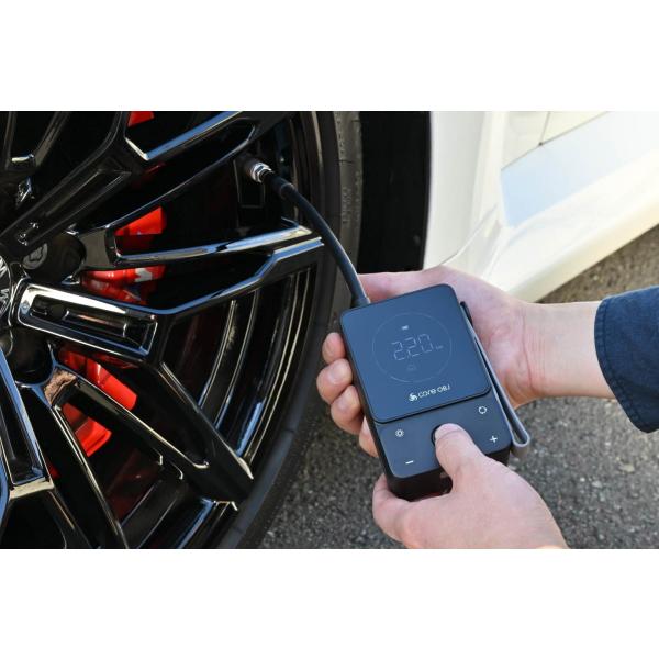 core OBJ Rechargeable Air Pump は、車載でもスペースを取らなくコンパクト・軽量で持ちやすいスクエアデザインに拘った全自動充電式コードレス電動空気入れです。パワフルなモーターとバッテリーを搭載、ボタンを押すだけで...