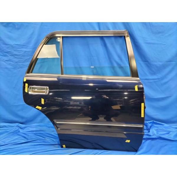 **** 商品説明を必ずご確認ください ****部品管理番号：241217000313300メーカー純正品番：67003-43050部品名：右RドアASSY部品メーカー品番：M2H3部品区分：リサイクル品車名：クラウンコンフォート車両タイプ...