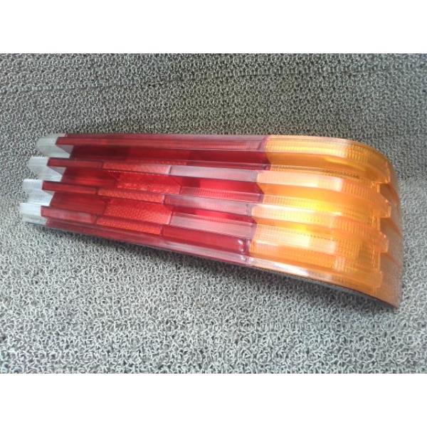 **** 商品説明を必ずご確認ください ****部品管理番号：240408000115500部品メーカー：Zb-Heckleuchteメーカー純正品番：1168203064部品名：右テールランプ部品メーカー品番：22059016部品区分：リ...