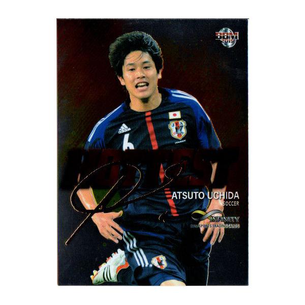 ２０１９年ＢＢＭ発売のカードセット『INFINITY』より出る HOTTESTの２００枚限定パラレルカード<BR>内田篤人　サッカー　カードＮｏ．Ｈ０７　シリアル入り２００枚限定<BR>サインの部分は印刷で、直筆では...