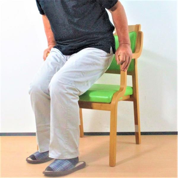 Care−111-AC　・耐次亜塩素酸　耐アルコール・座面にはウエービングテープを使用体圧分散に優れて、腰に負担が少なく、永く腰かけていても疲れにくい。・サイズ　巾510×奥540×高775（座高410）　　肘高605ｍｍ・フレーム　天然木...