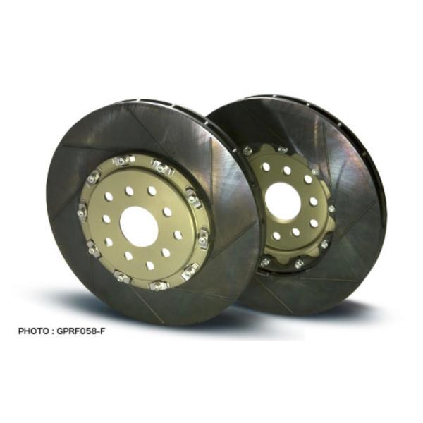 2ピース構造による、軽量化と冷却効率のアップとともに、フローティング構造を採用することで、高温時における歪みと振れを低減します。接合部分に、用いたテンションスプリングにより、ストリートでは不快な音の発生を極力抑る効果を発揮しながら、サーキッ...