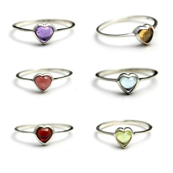 ◆サイズリングの最大幅：６ｍｍ◆リングサイズ７号、９号、１１号、１３号、１５号の５サイズをご用意しています。◆材質・シルバー９２５・天然石◆商品説明シンプルなハートのシルバーリング。６種類の天然石からお選び頂けます。