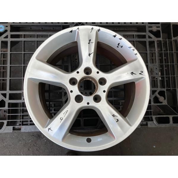 メルセデス・ベンツCクラスセダン  W203ステーションワゴン  S203クーペ   C203 etcアルミホイール8J × 16インチ ET32A2034013102B6 647 06 081本※スマートフォン版からはすべての情報が閲覧で...