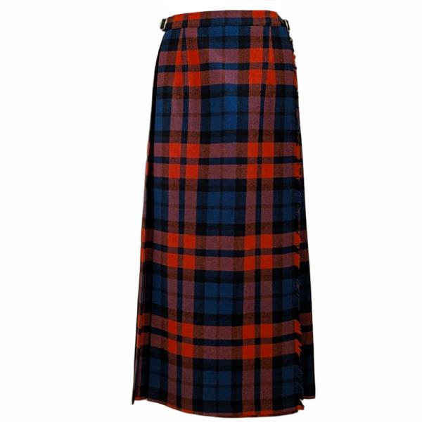 オニールオブダブリンのイージーロングキルトラップスカートです。素材はウール/ポリエステルの混紡で、肉厚感のある紡毛糸を使用しており温かみのある生地となります。ウエストは両サイドのベルトでもサイズ調節できますが後ろゴム仕様になっていますので余...