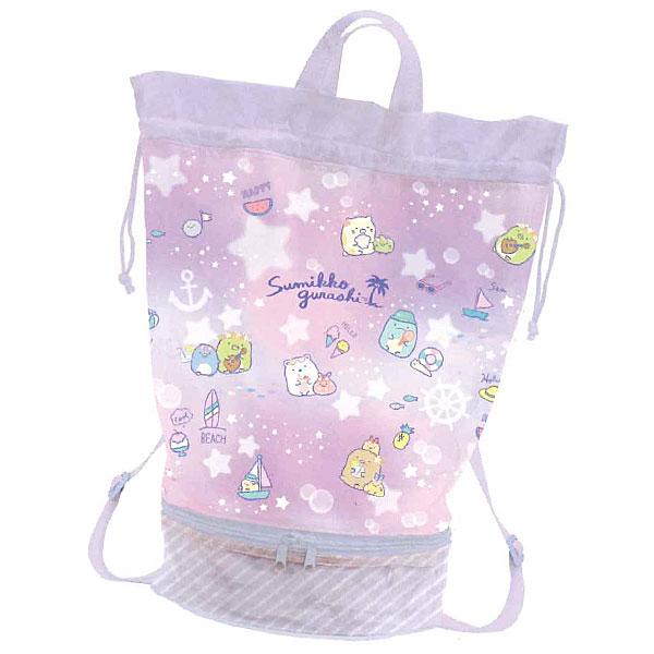 持ちやすく、使い勝手抜群なプールバッグが新登場！幅広い年代に人気のリュックタイプです★お名前が書けるネーム付き♪●サイズ：440×240×240mm●素材：塩ビ/ポリエステル●原産国：中国★メール便発送可★小さく折りたたんでの発送となります...