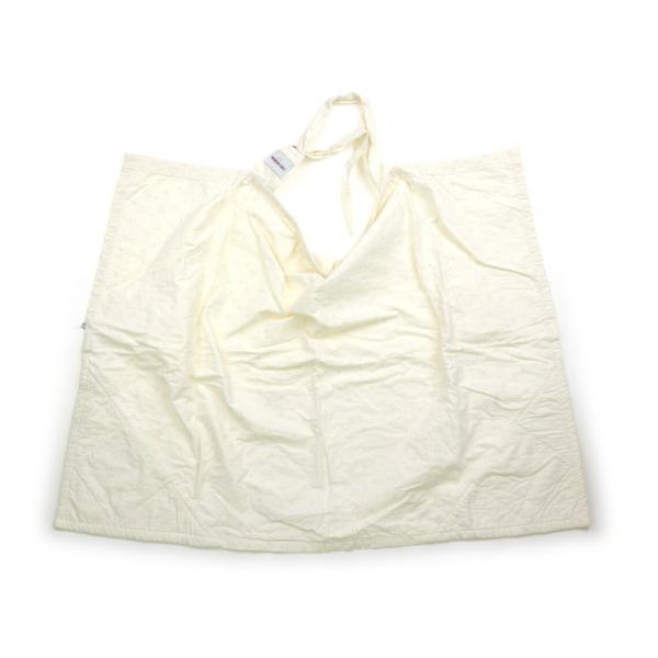 ブランド：Bebe Au Lait(ベベオレ)カテゴリー：授乳ケープ・カバーサイズ：ママ向けアイテム色：アイボリー、花刺繍柄状態：★★記名：なしジャンル：Mother60．5×84．7cm。複数のシミがあり、全体的にシワになっています。
