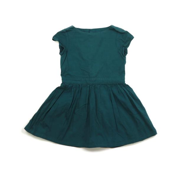 ブランド：BONTON(ボントン)カテゴリー：ワンピースサイズ：110サイズ色：ピーコックグリーン状態：★★（返品不可）記名：なしジャンル：Girl実際のサイズ表記は6。綿の薄手のパリッとした生地です。全体に白っぽい強い色褪せがあります。ま...
